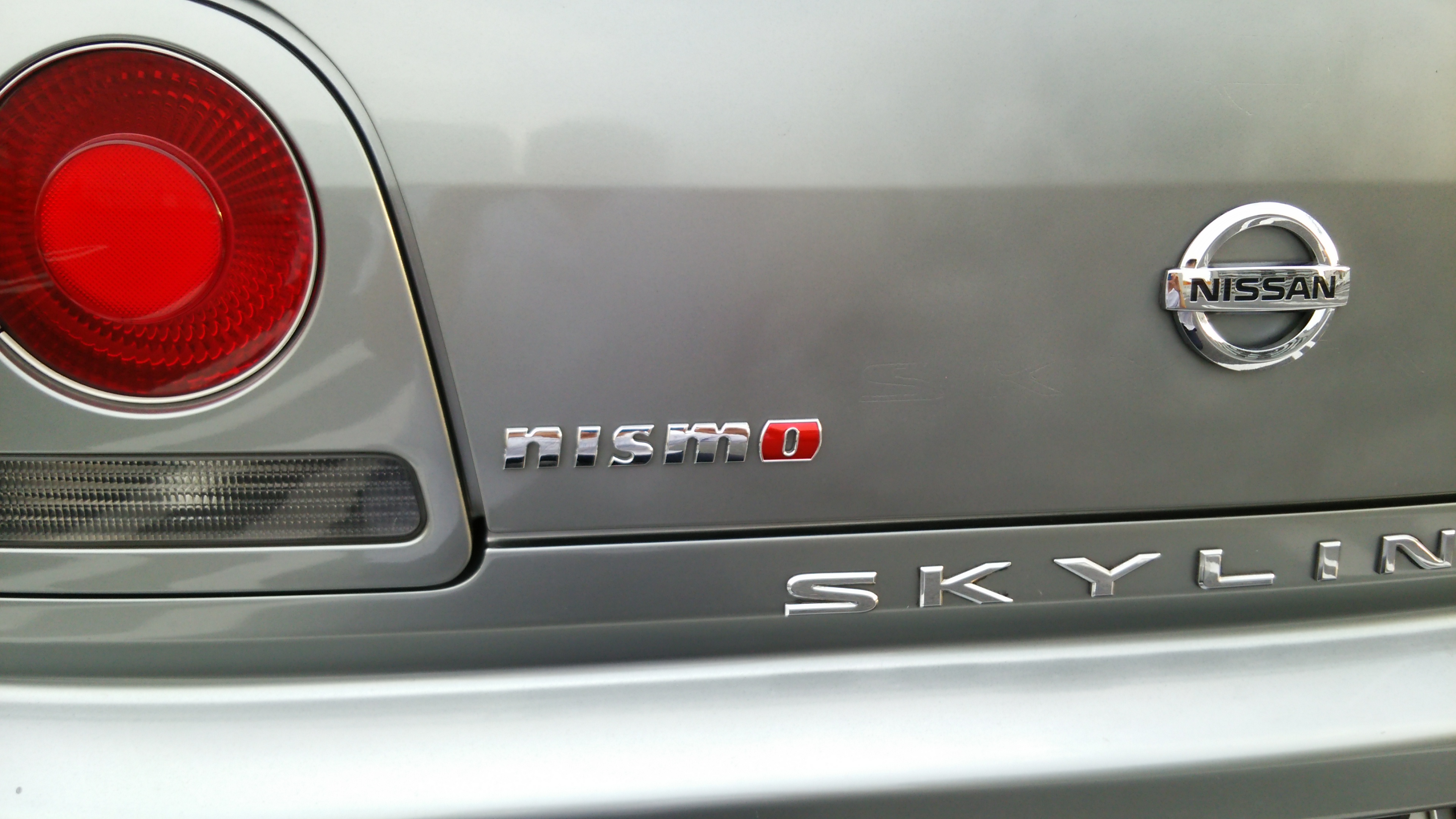 「JUKE NISMO」の日産純正リアエンブレムをER34に取り付け | 吉平坂科帳（きっぺいはんかちょう）：吉平ブログ