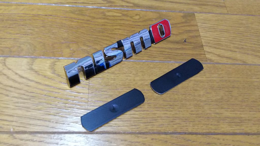 「NISMO」ロゴのメッキグリルエンブレムをER34に取り付け | 吉平坂科帳（きっぺいはんかちょう）：吉平ブログ