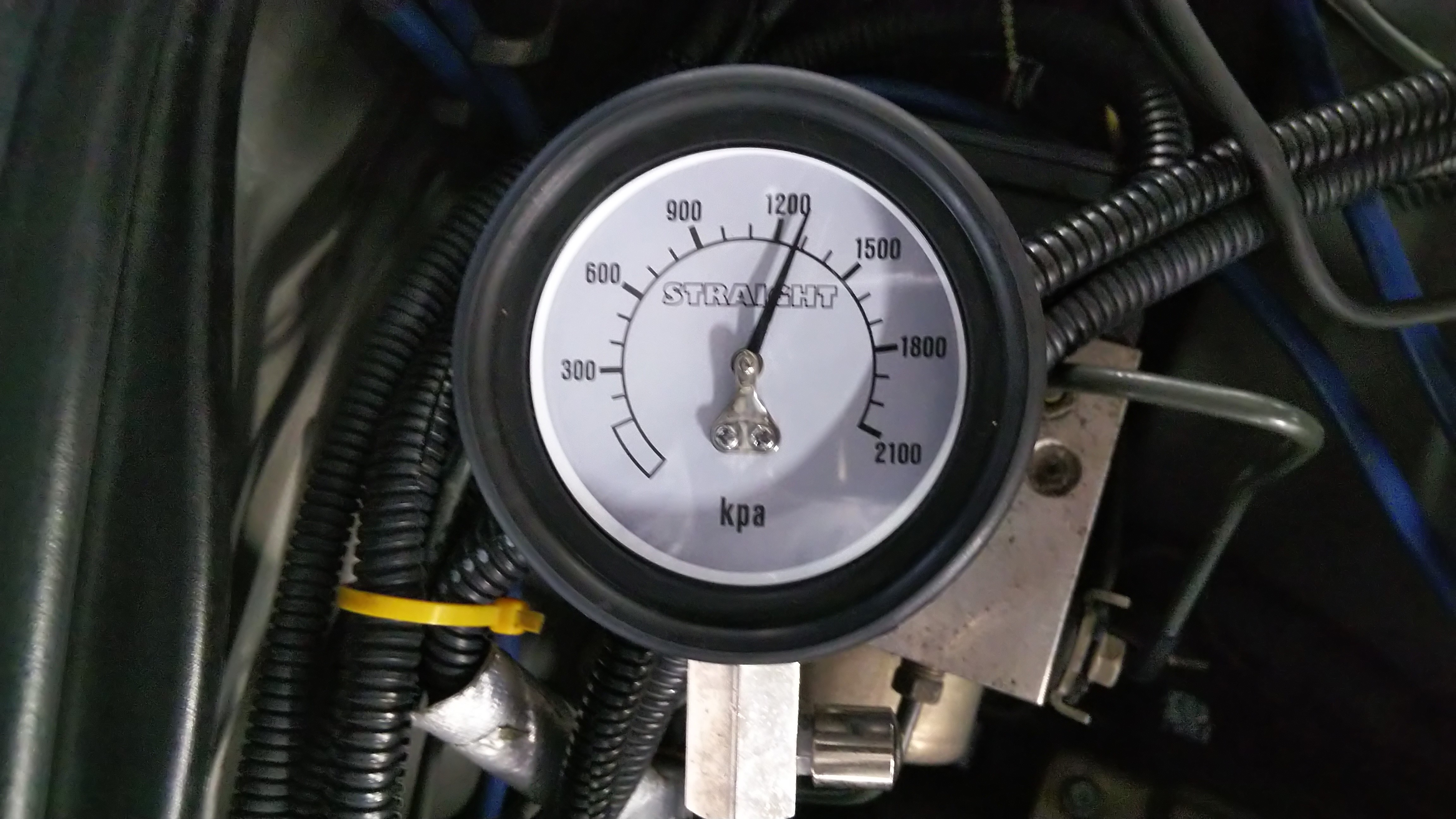 NUTEC「NC-202（Comp BOOST for ENGINE）」圧縮圧力回復剤をER34に投入 | 吉平坂科帳（きっぺいはんかちょう）：吉平ブログ